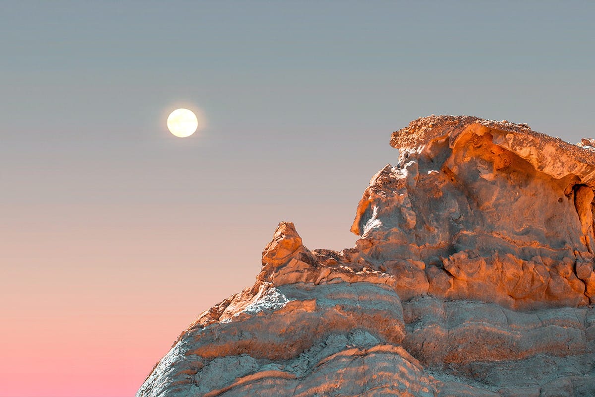 Les couleurs et paysages extra-terrestres d'Al Mefer