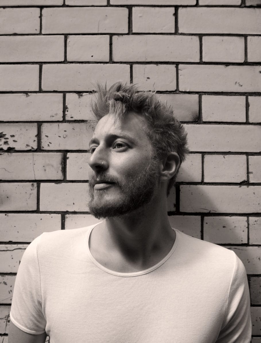 Owen Gent, portrait d'un illustrateur au style mystérieux