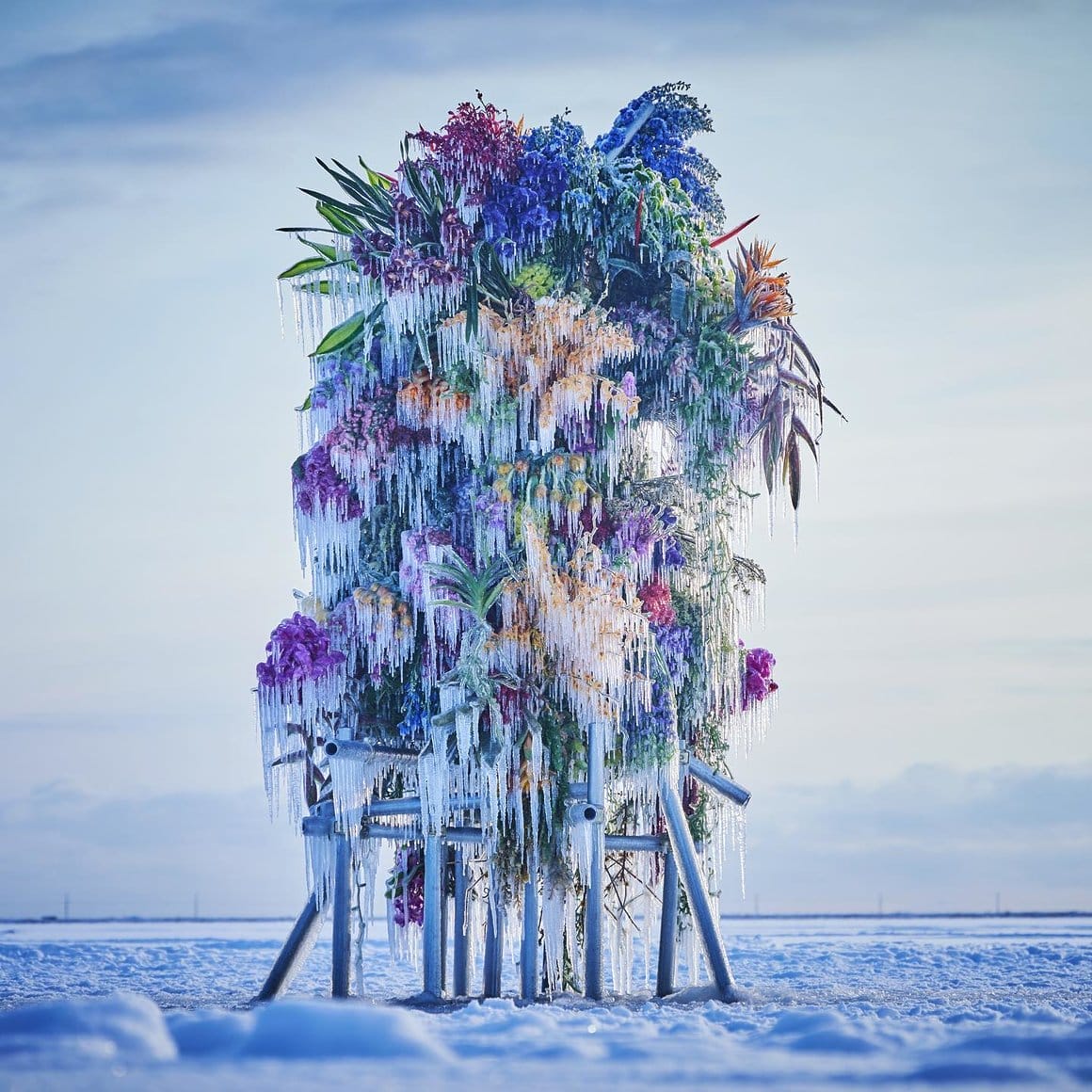 Frozen Flowers, la nouvelle sculpture envoûtante d'Azuma Makoto