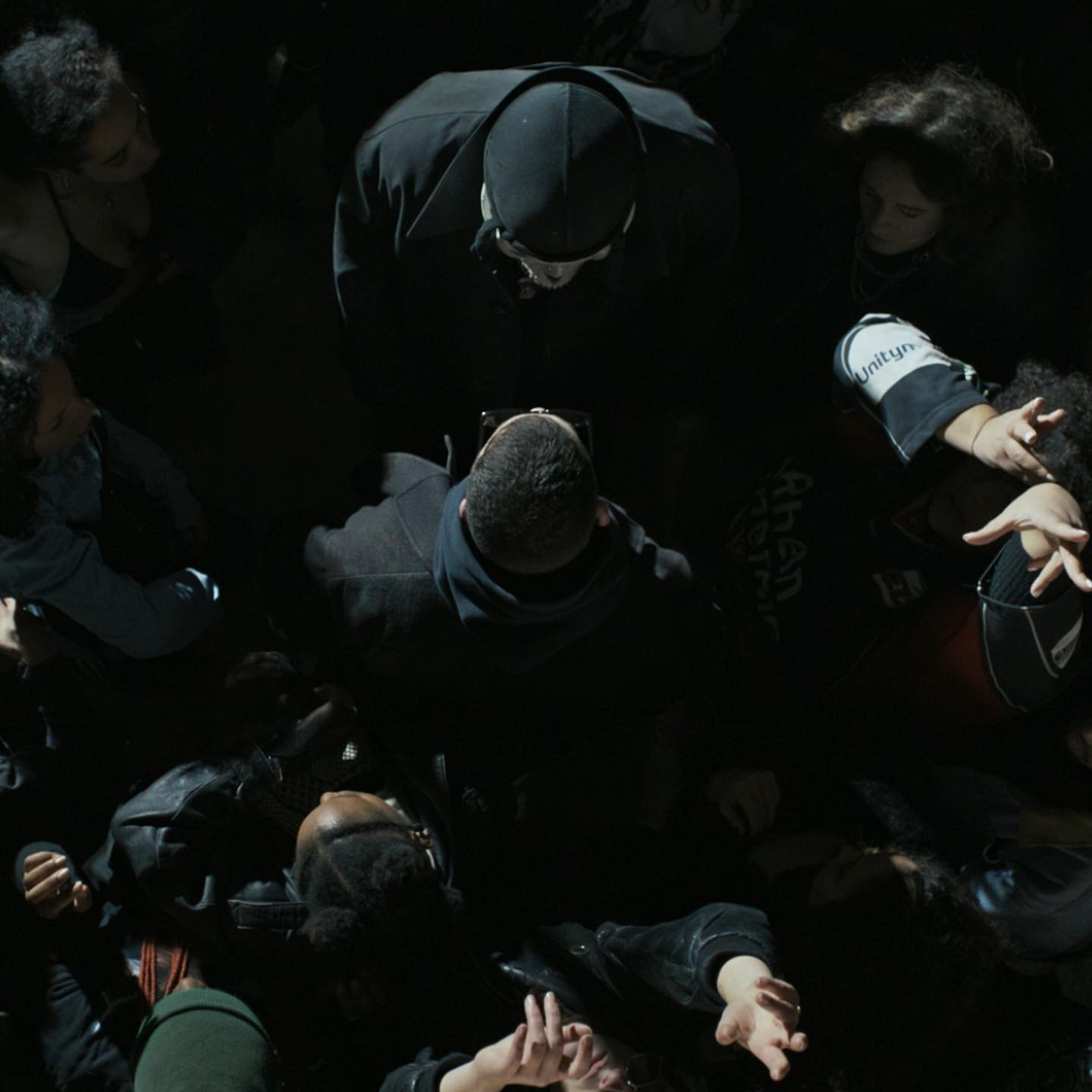 Vladimir Cauchemar dévoile son clip "GOD", en featuring avec Shlømo