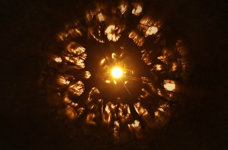 L'explosion nucléaire du film Oppenheimer recréée par un macro vidéaste